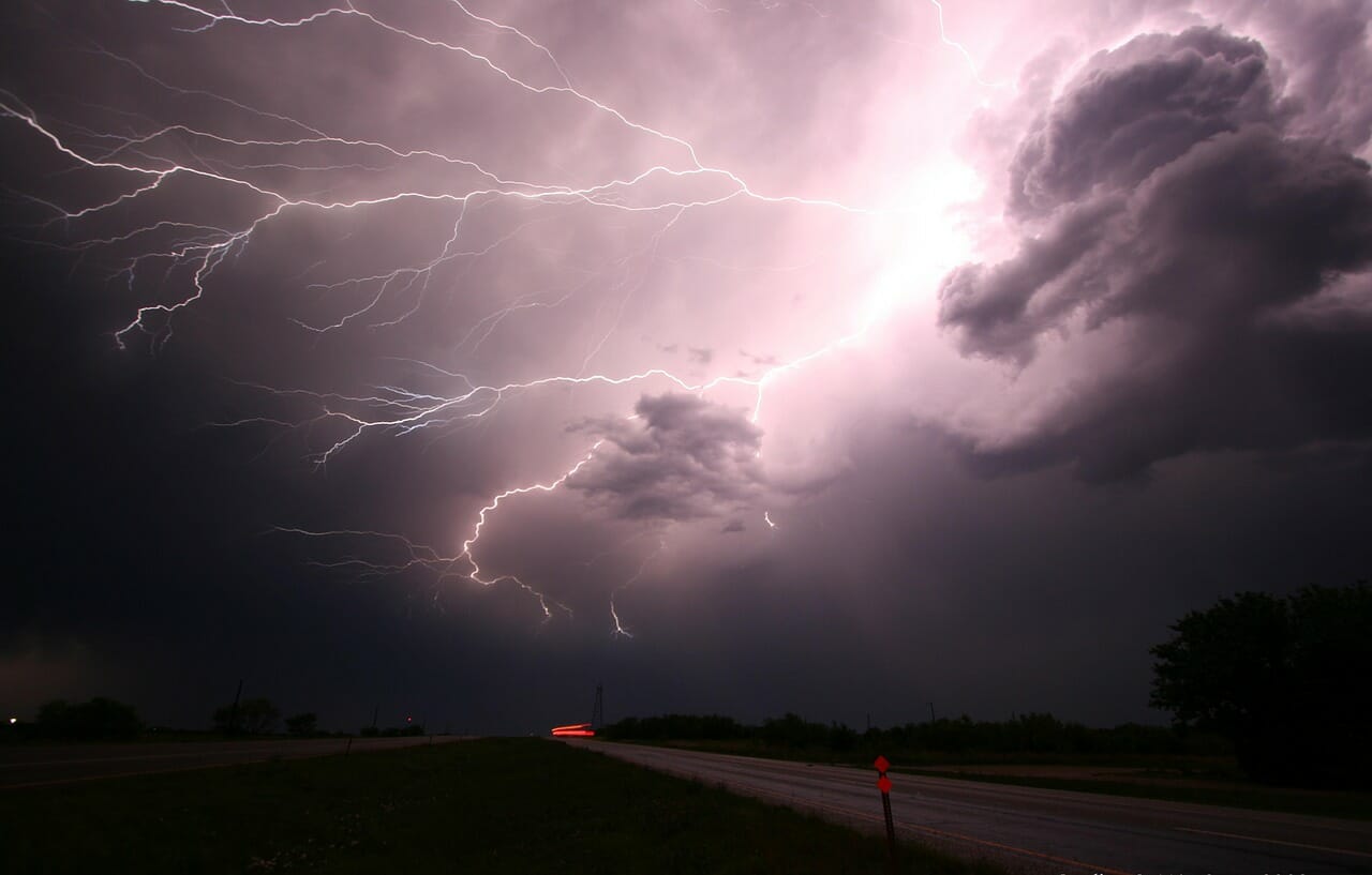 ¿Podríamos capturar y almacenar la energía de los rayos de una tormenta ...