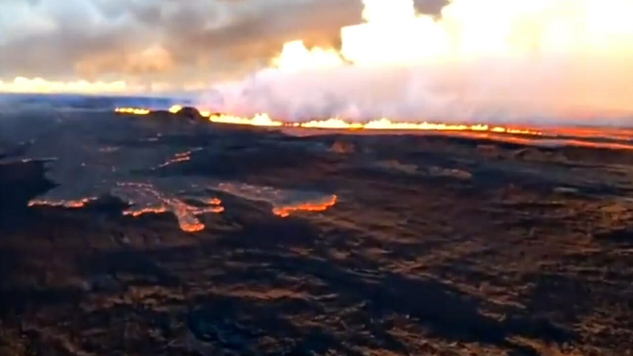El volcán Mauna Loa, en Hawái, entra en erupción | Eltiempo.es