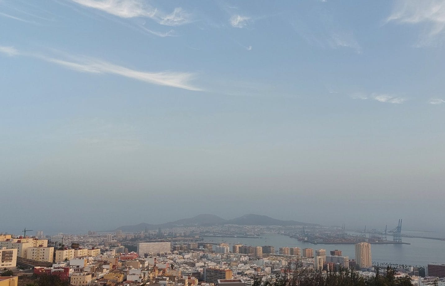 Calima en Canarias: cielo turbio y calor casi de «verano» | Eltiempo.es