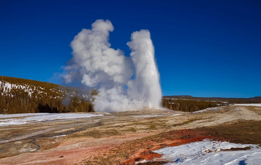 Ruta para llegar a Old Faithful, el géiser más grande del mundo ...