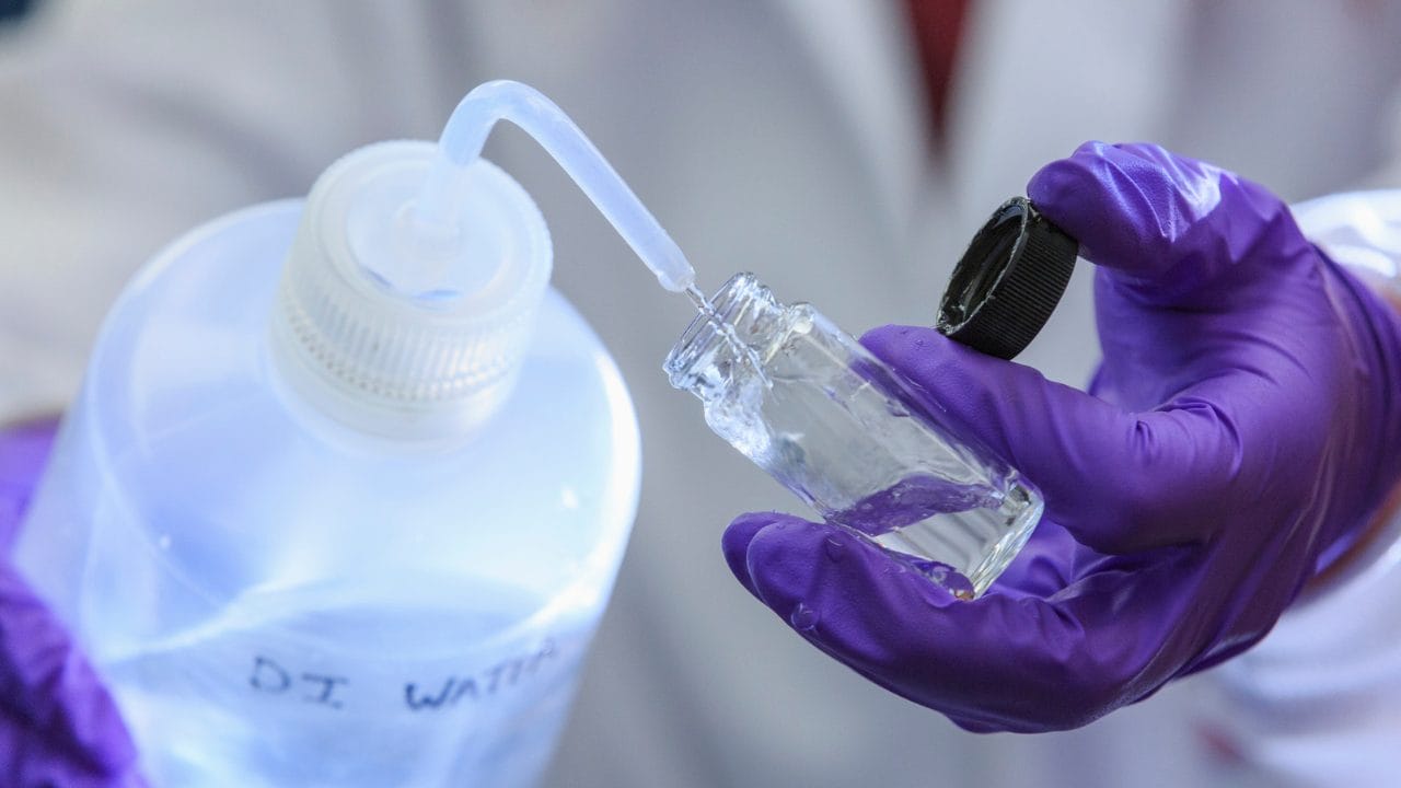 Agua destilada: qué es, usos y beneficios | Eltiempo.es