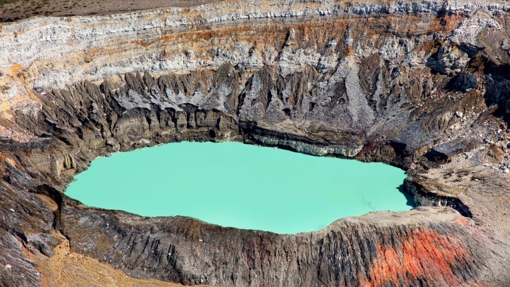 La erupción del volcán Poás lanza ceniza a 4 kilómetros y reactiva la ...