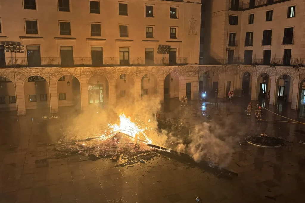 Las mejores hogueras de San Juan 2025 | Eltiempo.es